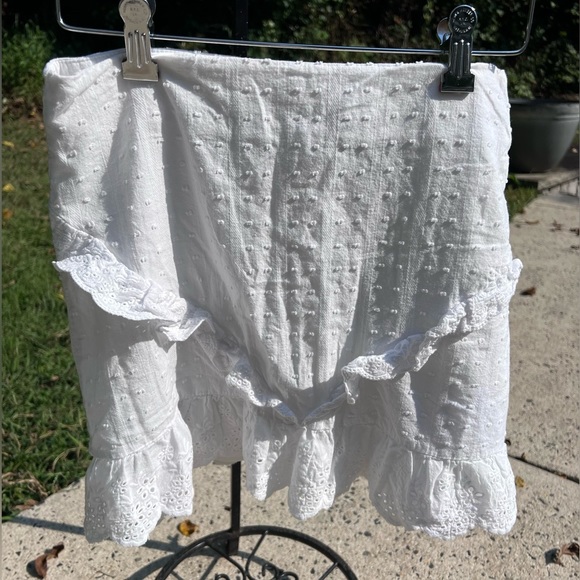 SHEIN | Skirts | Euc White Eyelet Sheehan Size Four Mini Skirt Small ...